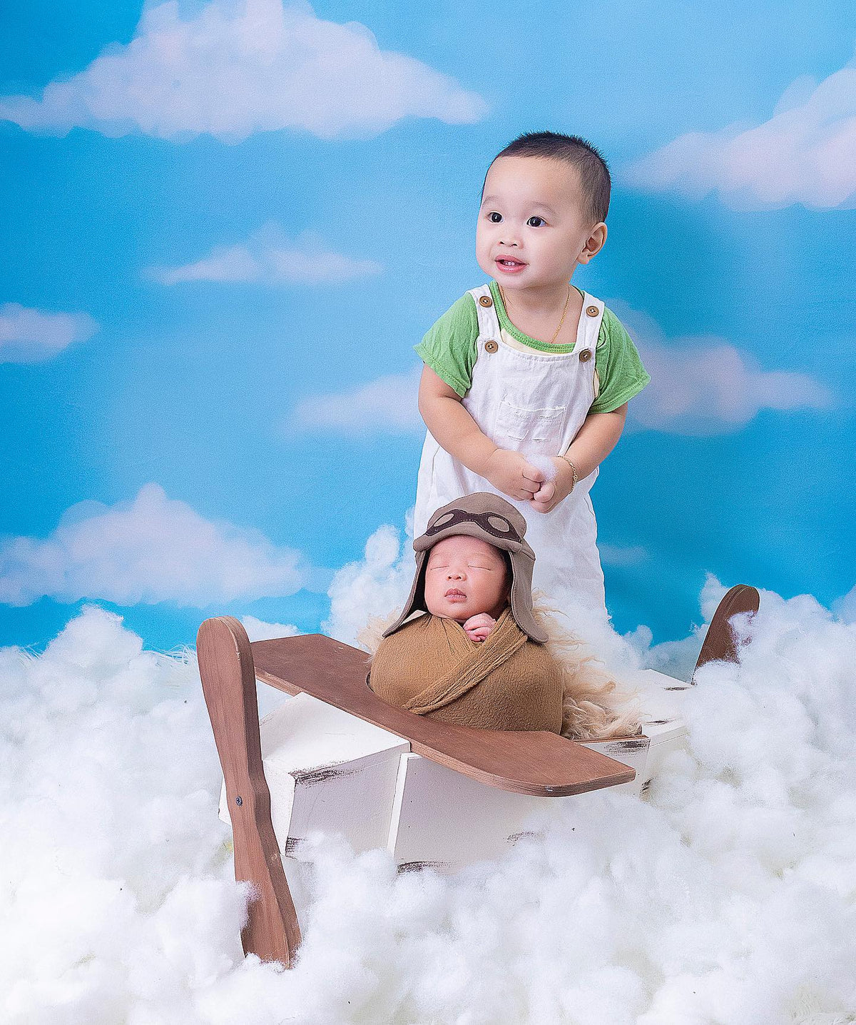 Beautiful Blue Sky and White Clouds Background for Newborn Photography
